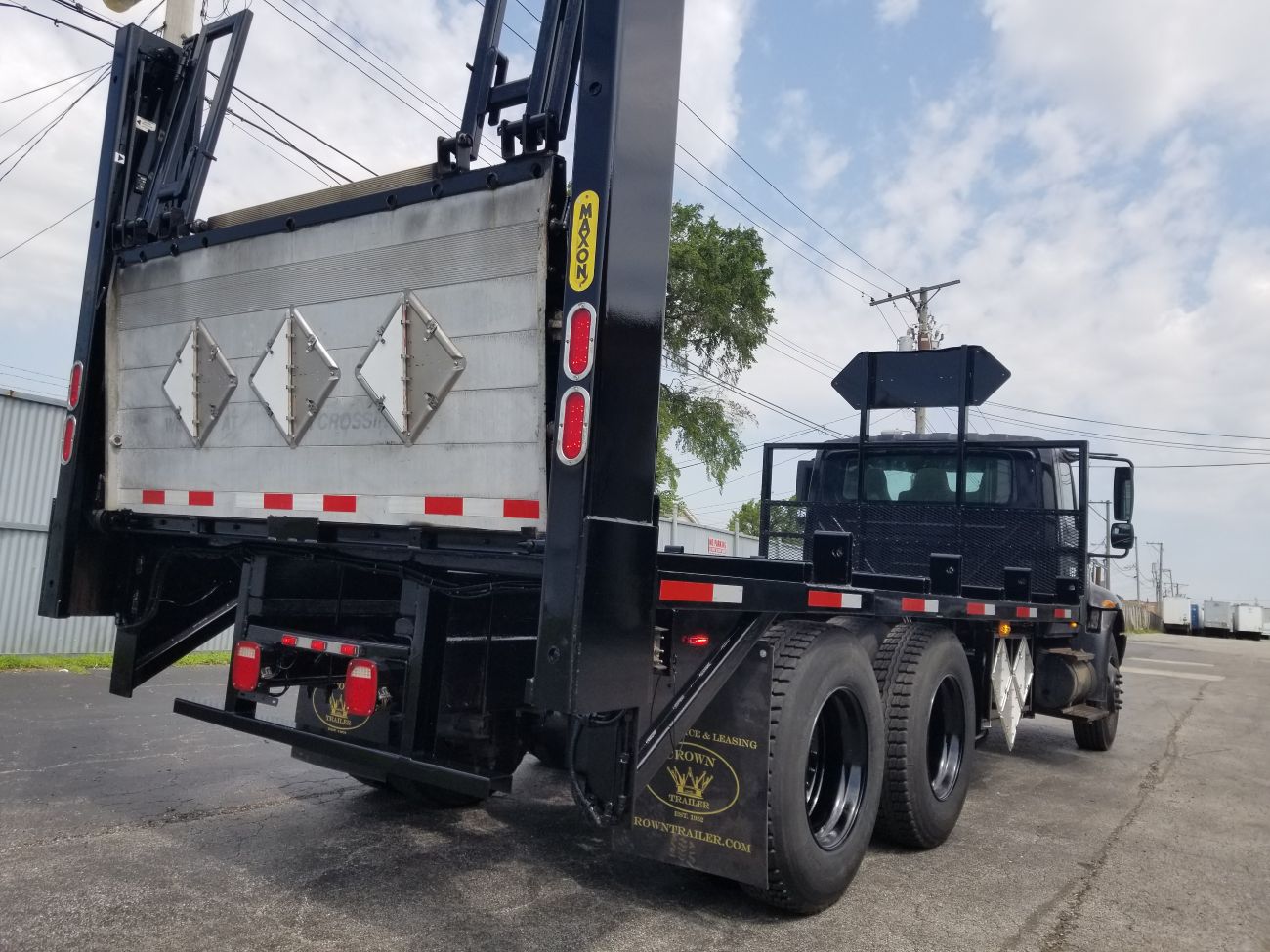 Liftgate Dealer in Chicago | Crown Trailer